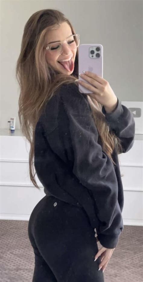 She Looks So Cute R Cutegirlsinhoodies