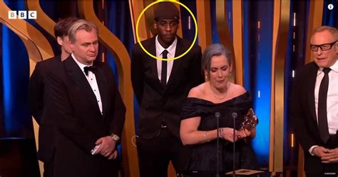 “누구세요” 英아카데미 수상 무대에 낯선 남성이 슬쩍