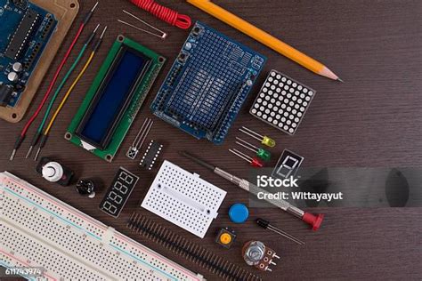 Stem 교육 다양한 마이크로 컨트롤러의 기초에 만들어진 로봇 Diy에 대한 스톡 사진 및 기타 이미지 Diy Led 조명 Stem 주제 Istock
