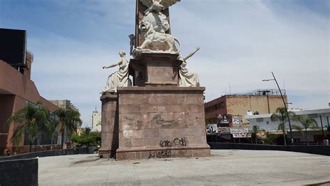 Usan Glorieta Del Ángel De La Independencia Como Baño Público Tráfico Zmg