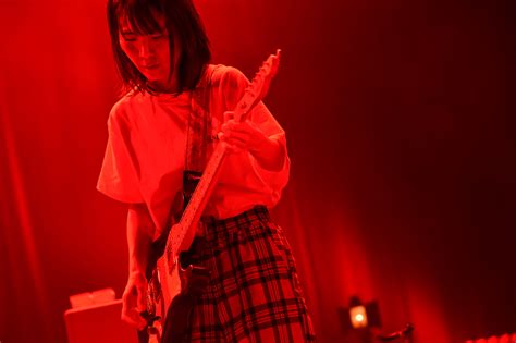 橋本絵莉子、ソロ初の東名阪ツアーを完走！チャットモンチーのセルフカバーも披露 画像一覧（1926） The First Times