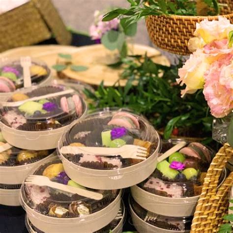 소풍가는길도시락 고소한 흑임자 필링이 들어간 마카롱 신선한 프리미엄 과일 및 다양한 다과들로 구성된