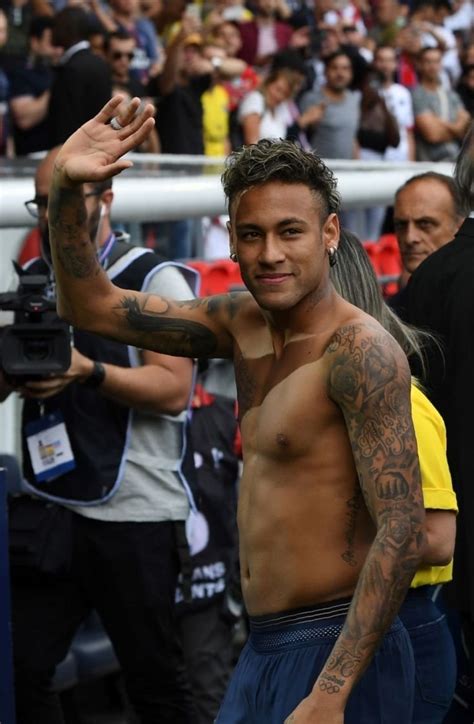 Neymar Sem Camisa Em Várias Fotos Meninosmalvados