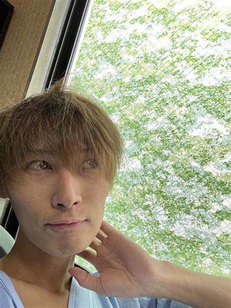 Abc Z・橋本良亮、サウナ上がりの自然な姿を公開！番組での生歌披露に「緊張した」と綴る Okmusic