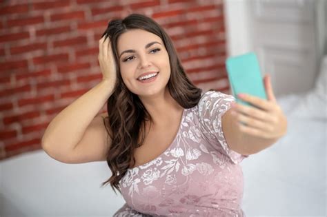 97000 Plus Size Selfies Pictures