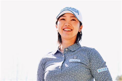23歳の鶴岡果恋が初優勝に王手 年間女王の山下美夢有は2打差 ゴルフ スポーツブル スポブル