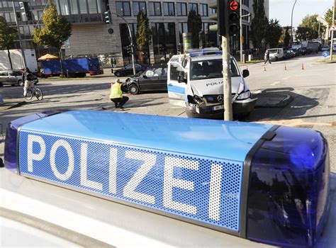 Fahrerflucht Nach Unfall In Pforzheim Polizei Sucht Zeugen Pforzheim Pforzheimer Zeitung