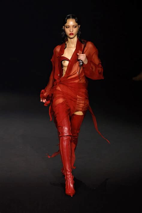 Mugler Fashion Show Runway Ready To Wear Fall Winter 2024 Paris Fashion Week Runway Look 19