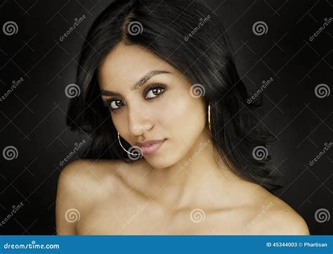 Schöne Exotische Junge Frau Stockfoto Bild 45344003