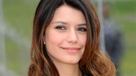 Beren Saat Announces The Release Of 1st Album Al Bawaba