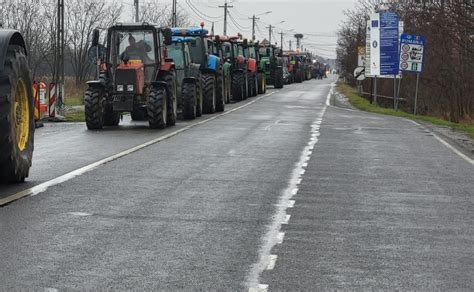 Румунські фермери блокують рух українських вантажівок ще на одному пункті пропуску Вечірній Київ