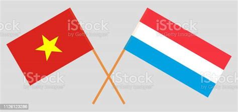 룩셈부르크 그리고 베트남입니다 Luxembourgish 그리고 베트남어 플래그입니다 공식 비율입니다 올바른 색상입니다 벡터