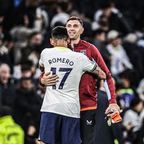 Un Abrazo De Campeones El Emocionante Reencuentro De Dibu Martínez Y