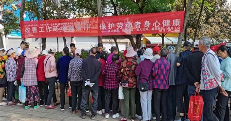 云南多地开展第21个全国《职业病防治法》宣传周活动云南省卫健委