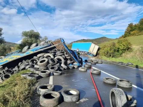 Accident teribil cu două camioane și un autoturism în Mureș