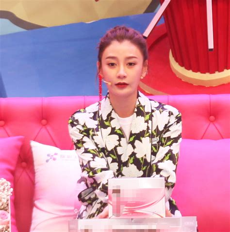 曹云金发文承认已离婚！妻子唐莞面颊凹陷，瘦到脱相认不出！凤凰网娱乐凤凰网
