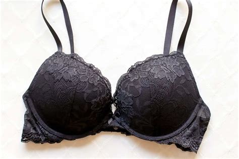 Balconette Bra Vs Plunge Bra Key Differences Thebetterfit