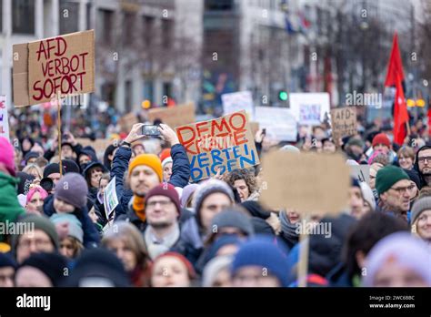 Demo Gegen Rechts Vorm Brandenburger Tor In Berlin Berlin Deutschland 14 Januar 2024