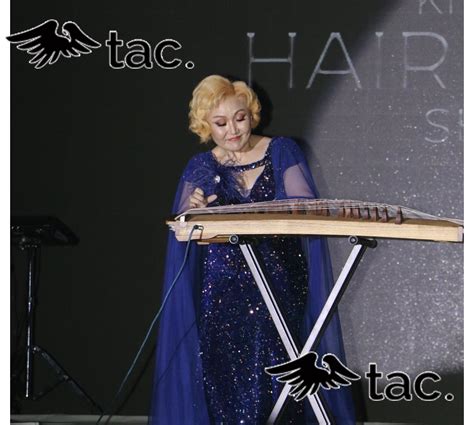 Ятгын хатан хаан шинэ үсний өнгөө гайхуулав ТАС МН