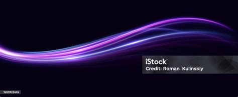 파란색 보라색 네온 여러 가지 빛깔의 빛나는 소용돌이 빛의 속도로 움직이는 효과 쉬운 트레일 반짝이는 물결 모양의 경로입니다 벡터 라이트 트레일에 대한 스톡 벡터 아트 및