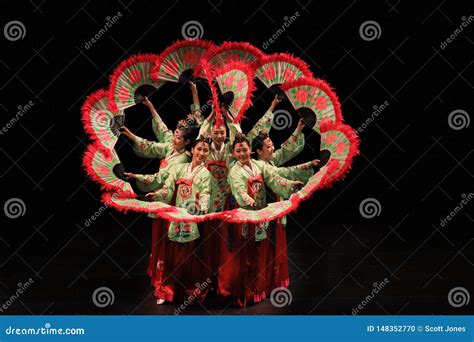 Traditional Korean Fan Dance Editorial Image Image Of Costume Dance