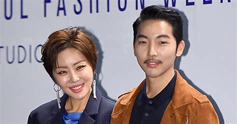 Md포토 나르샤 남편 손 꼭 잡고