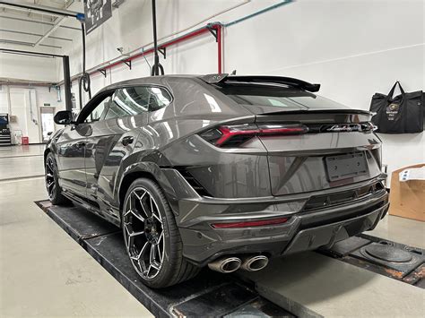 真正的超级suv，兰博基尼urus Performante，360多万提的 知乎
