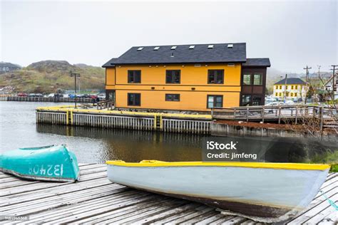 Quidi Vidi Village의 역사적인 오래된 어촌 마을 뉴펀들랜드 및 래브라도 캐나다 뉴펀들랜드 섬에 대한 스톡 사진 및