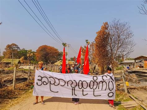 ဒီပဲယင်းမြို့နယ် ဒေသခံပြည်သူများ ဖက်ဆစ် စစ်တပ် တော်လှန်ရေး ချီတက် ဆန္ဒပြ Khit Thit Media