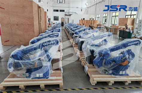 Seam Tracking Robot Six Axis Laser Weld Robot Auto Yaskawa Ar2010 With Control Cabinet