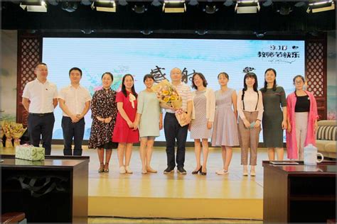用爱的芬芳滋养师者之心 借书的灵气指引幸福之路——双流区实验小学庆祝第34个教师节“读好书·讲好故事·亮出实小好声音”主题活动