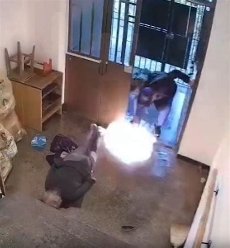 D Verek Bay Ltt Teyzesini Zerine Benzin D Kerek Diri Diri Yakan Cani Ye En Onedio