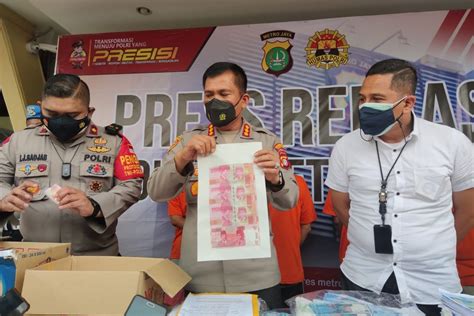Fakta Penangkapan Komplotan Pembuat Dan Pengedar Uang Palsu Ratusan