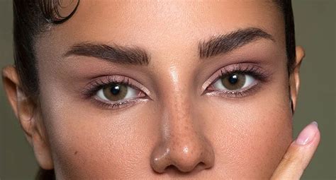 15 Best Brown Color Contact Lenses For Brown Eyes