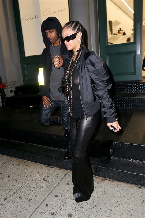 Rihanna Showed Her Tits See Through On A Shopping In New York Photos The Fappening