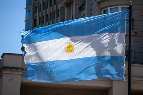 Bandera Argentina Ondeando En El Viento Foto De Archivo Imagen De