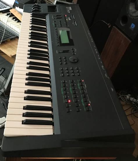 Yamaha SY77 AWM FM Synthesizer