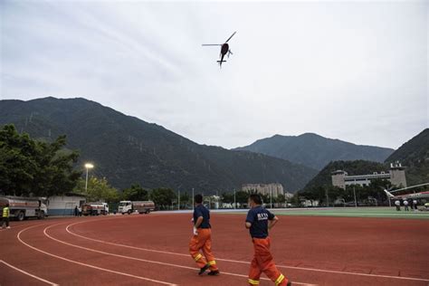 照片背后的故事丨除了“汶川哥哥”，我们在泸定地震灾区还看到 新华网