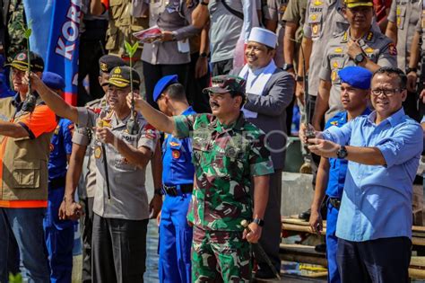 TNI POLRI TANAM MANGROVE DAN TEBAR BENIH IKAN ANTARA Foto