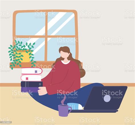 Tinggal Di Rumah Gadis Dengan Laptop Dan Tumpukan Buku Dan Cangkir Kopi