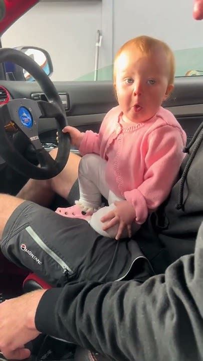 시동거는 소리가 신기했던 아기 Youtube