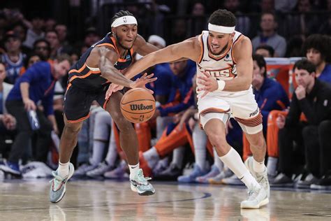 Suns Edge Knicks For Seventh Straight Win Reuters