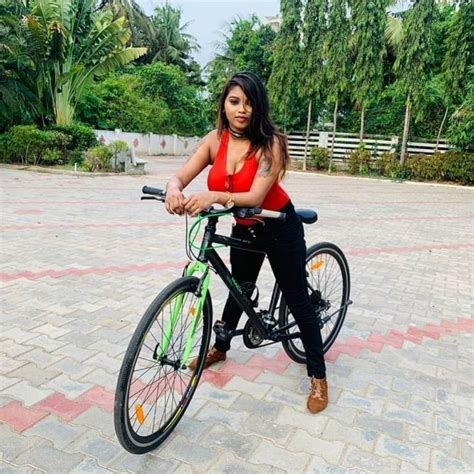 Lucky Elakkiya Hottest Models Desi Beauty Social Media Stars