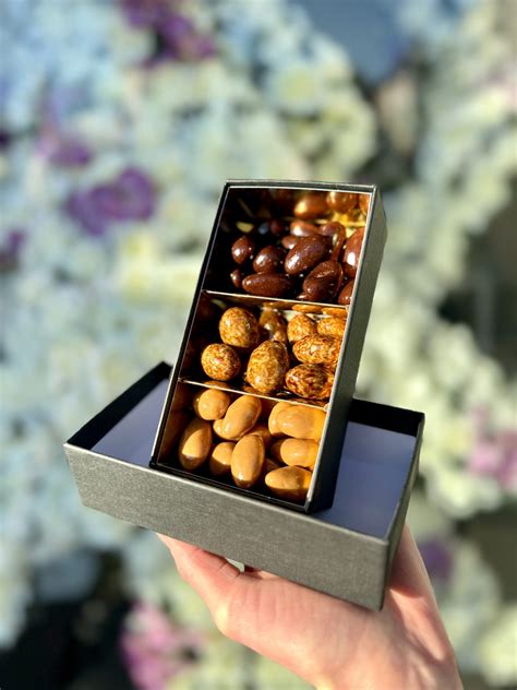 La Grange Ô Fleurs Sublimez votre composition florale avec une Boite de Chocolats