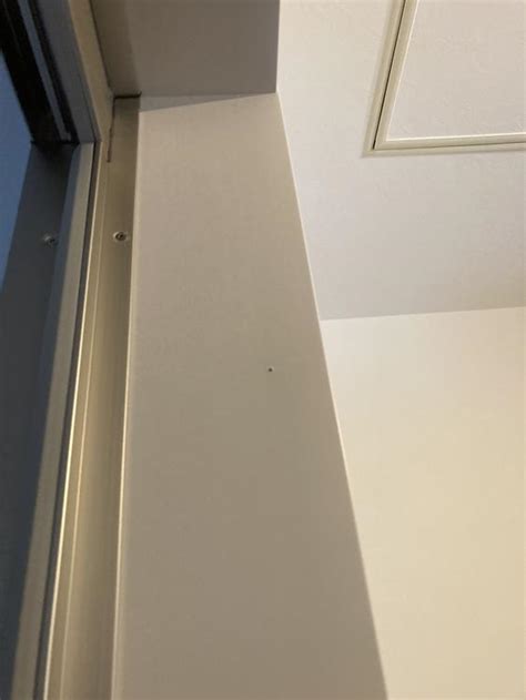 工事中に間違えたビス穴！ 樹脂の建具枠補修 京都市｜建材の傷補修（リペア）は大阪・豊中市のreteq（リテック）へ 株式会社オカショウ・リテック