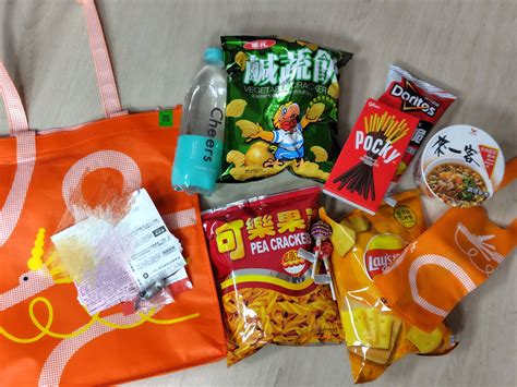 看社團po文 Lihiccu59xo 感覺別人的全家福袋永遠比較好🤣 我的全家福袋就差一顆簽名球 有脆友也能曬一下福袋開箱