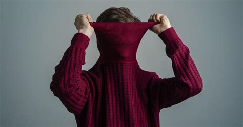 يبعد الفرص ويمنع النجاح كيف يمكن التغلّب على الخجل الاجتماعي