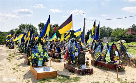 У Києві на Алеях почесних поховань будуть встановлювати памятники єдиного зразка Вечірній Київ