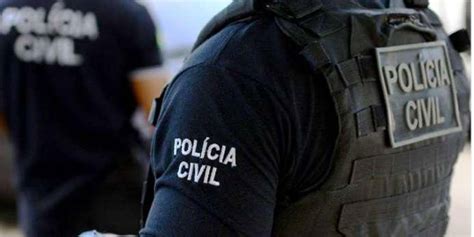 Un Sargento De La Policía Mata A Tiros A Dos Compañeros En Un Cuartel