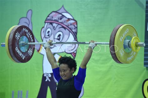 EMAS ANGKAT BESI PUTRI JABAR ANTARA Foto